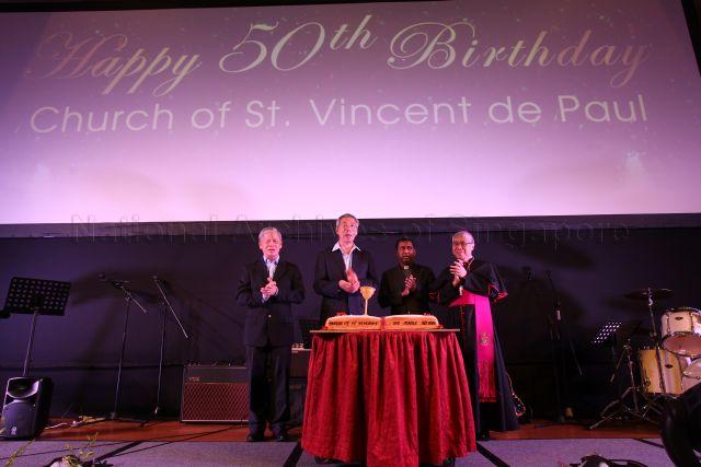 Prime Minister Lee Hsien Loong, (from right) Archbishop
