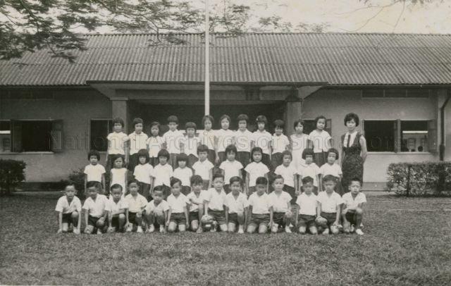 Class photograph of Tampines Primary School