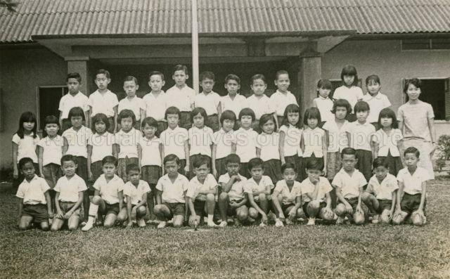 Class photograph of Tampines Primary School