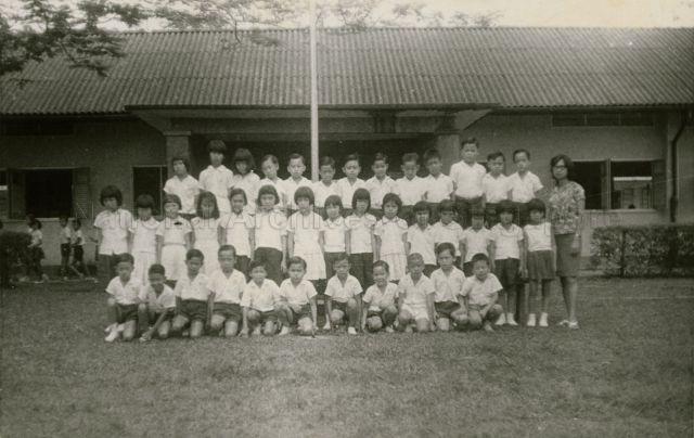 Class photograph of Tampines Primary School