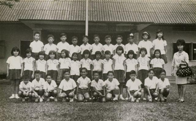 Class photograph of Tampines Primary School