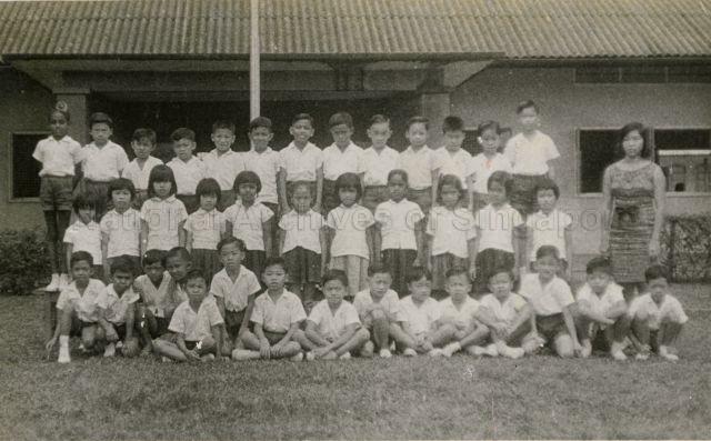 Class photograph of Tampines Primary School
