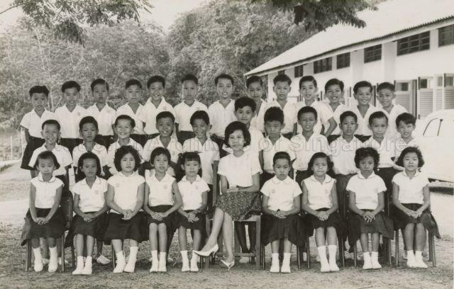 Class photograph of Tampines Primary School
