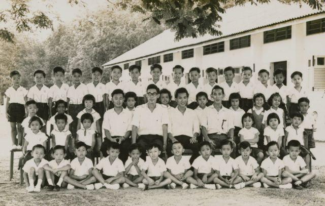 Class photograph of Tampines Primary School