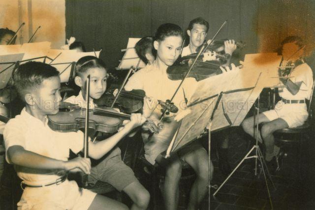 Photo of the Goh Soon Tioe String Orchestra. From left to