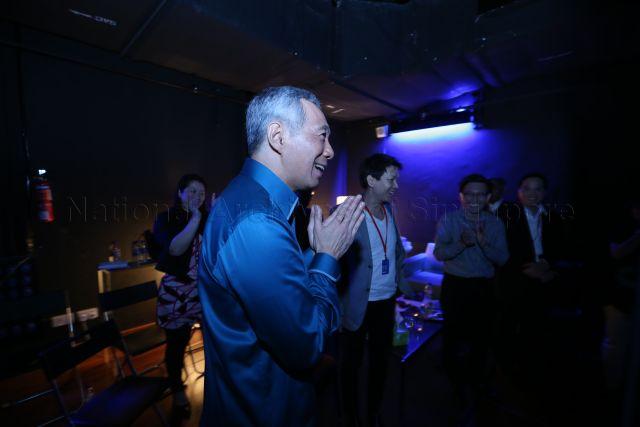 Backstage picture of Prime Minister Lee Hsien Loong with