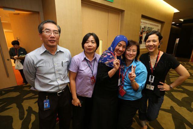 Ms Chang Li Lin (second from right), Press Secretary to the