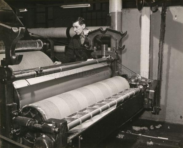 WOOL PROCESSING: CARDING. AS A CONDENSED WEB OF WOOL (CENTRE