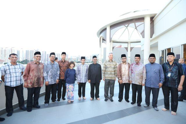 Taken at: Iftar at Maarof Mosque with Jurong residents in