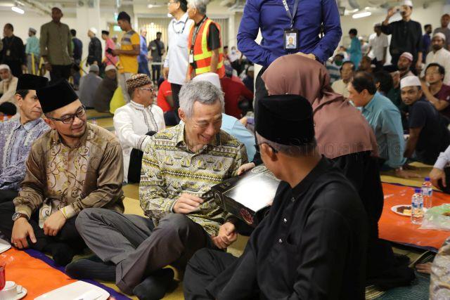 Taken at: Iftar at Maarof Mosque with Jurong residents in