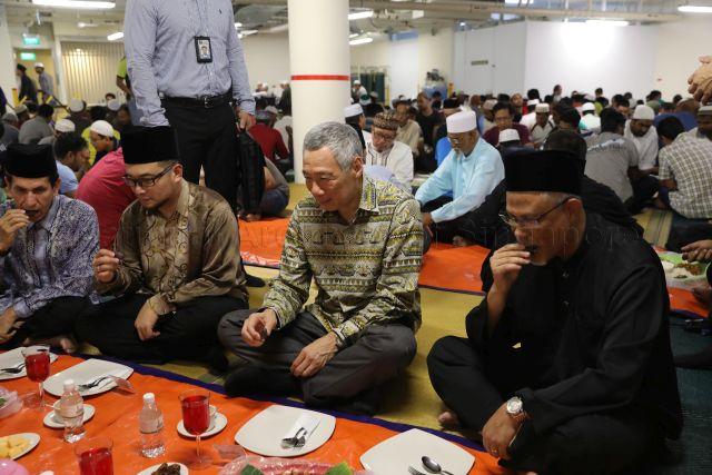 Taken at: Iftar at Maarof Mosque with Jurong residents in
