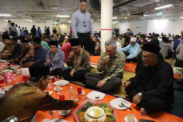 Taken at: Iftar at Maarof Mosque with Jurong residents in
