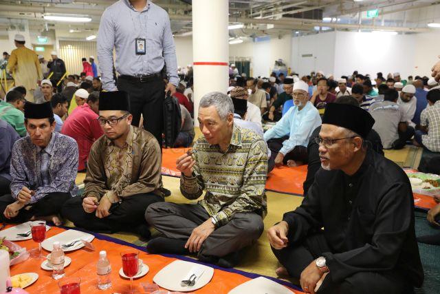 Taken at: Iftar at Maarof Mosque with Jurong residents in