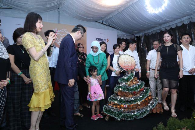 Taken at: Light-Up ceremony of ChariTrees at the Marina Bay