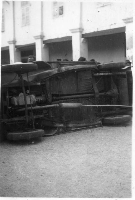 Photograph of the underside of a vehicle toppled on its side