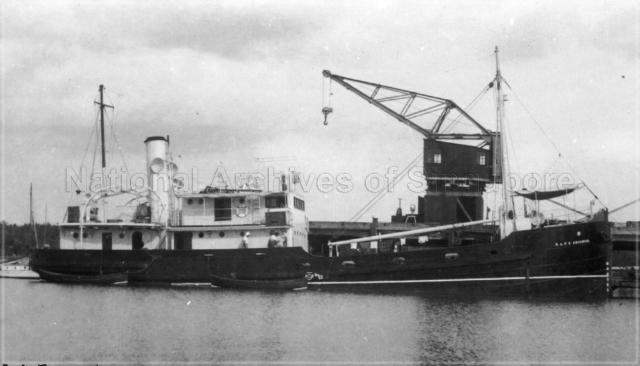 Single-screw steamer, RAFA Aquarius, mooring by the quayside