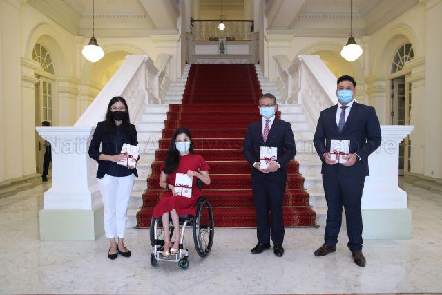 Taken at: Lunch hosted by President Halimah Yacob for Yip