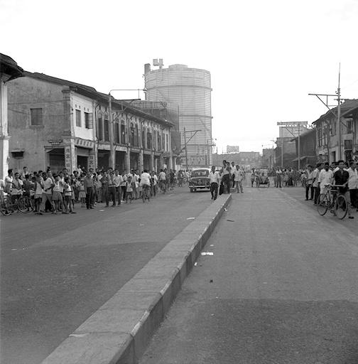 RACIAL RIOTS 1964 - KALLANG ROAD NEAR THE GASWORKS WHERE