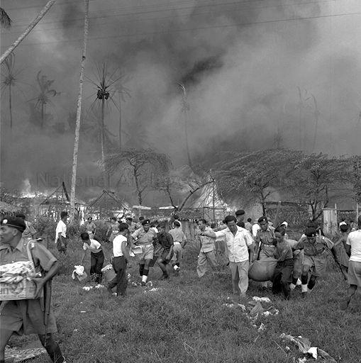 POLICE AND RESIDENTS FLEEING FROM THE FIRE IN ALJUNIED ROAD
