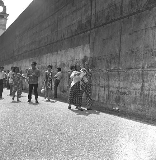 PULAU SENANG RIOT - SCENE OUTSIDE CHANGI STATE PRISON AFTER
