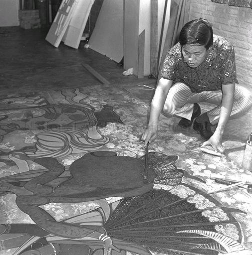 ARTIST SEAH KIM JOO WITH HIS MURAL PAINTING FOR EXPO '70 AT