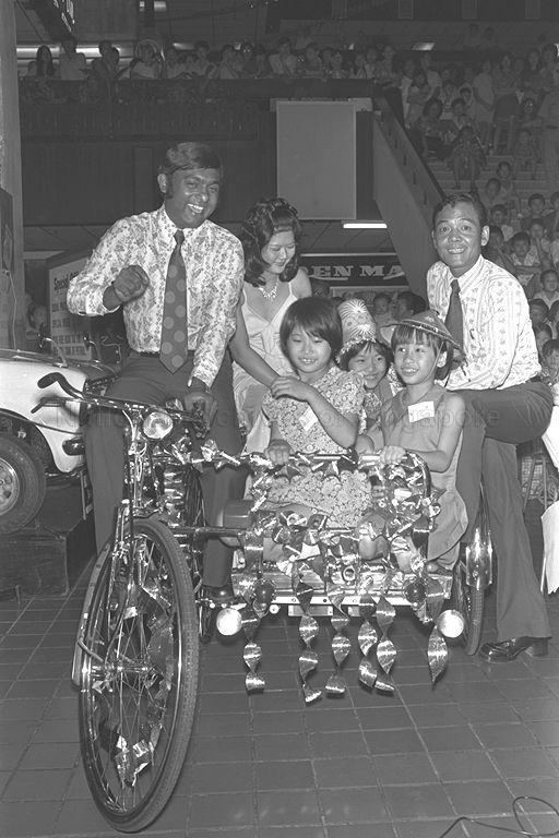 Popular comedians Hamid Bond (left) and Ah Leng with