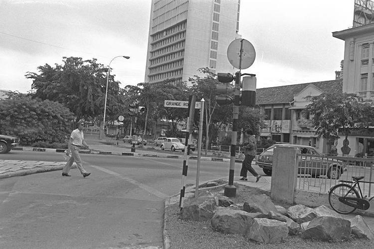 The building at the right-hand corner should be the Heeren.