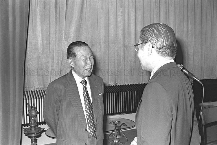 CHAIRMAN OF THE SHAW FOUNDATION, MR RUNME SHAW (LEFT) GAVE