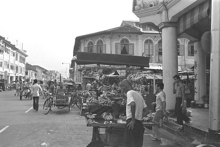 SYED ALWI ROAD AND JALAN BESAR ROAD. BUSTLING WITH HAWKER