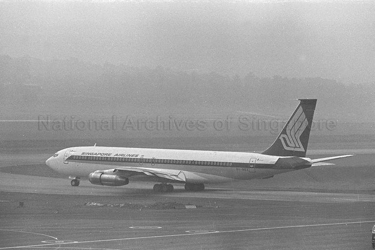 SINGAPORE AIRLINES (SIA) TOOK TO THE AIR AT DAWN - HERALDING