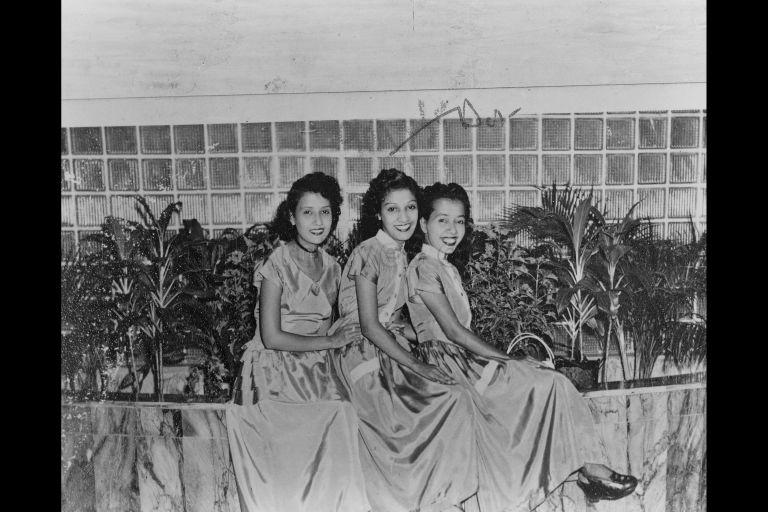 DOROTHY REED NEE CAMPBELL (CENTER) WAS 32 YEARS OLD WHEN SHE